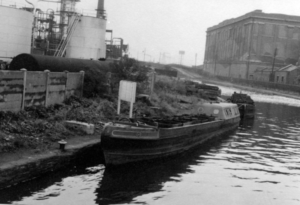 Tanker Narrowboats. - History & Heritage - Canal World